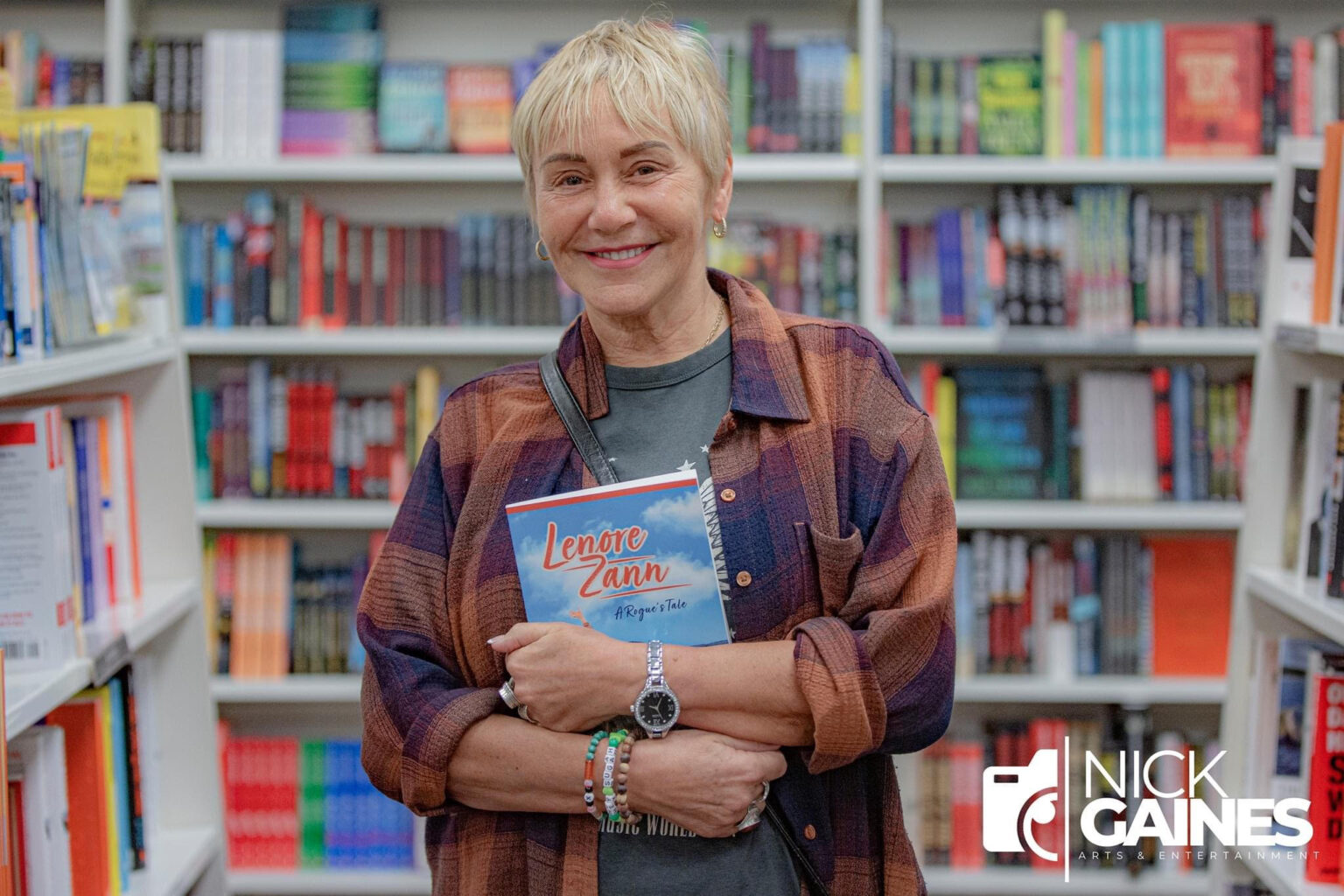 Super Exclusive – Lenore’s Memoirs (Interview with Lenore Zann)